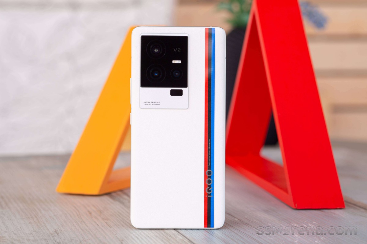 iQOO 11 in First Impression review By - GSMArena