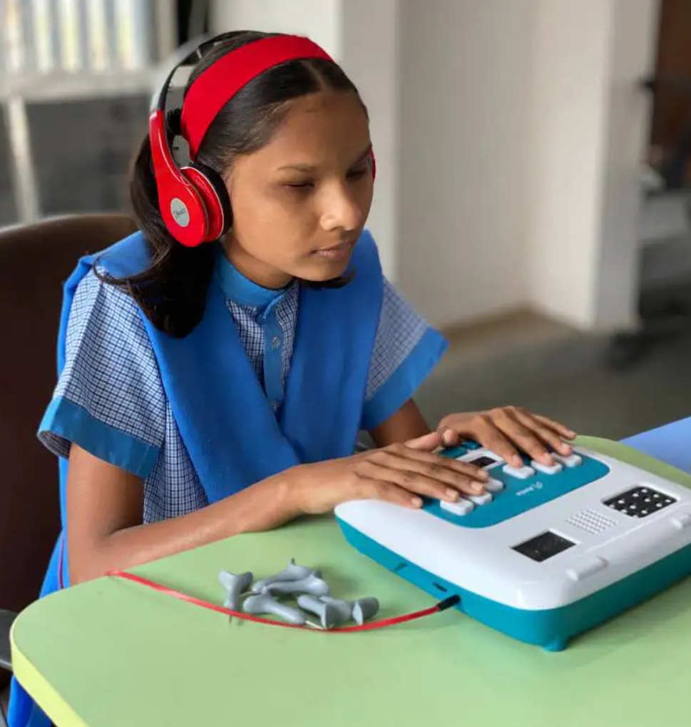 ️ "ANNIE" The world's first self-learning device for teaching Braille!👍