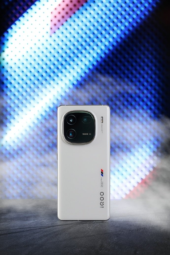 iQOO 12 Pro will weigh around 200g and will be 8.6mm thin.