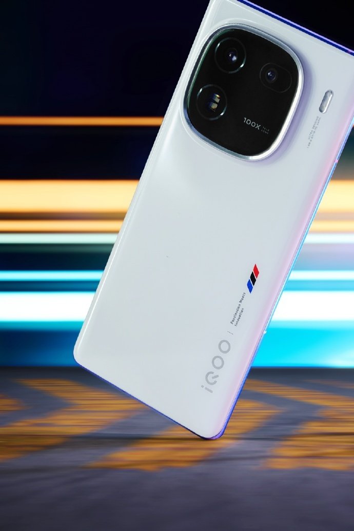 iQOO 12 Pro will weigh around 200g and will be 8.6mm thin.