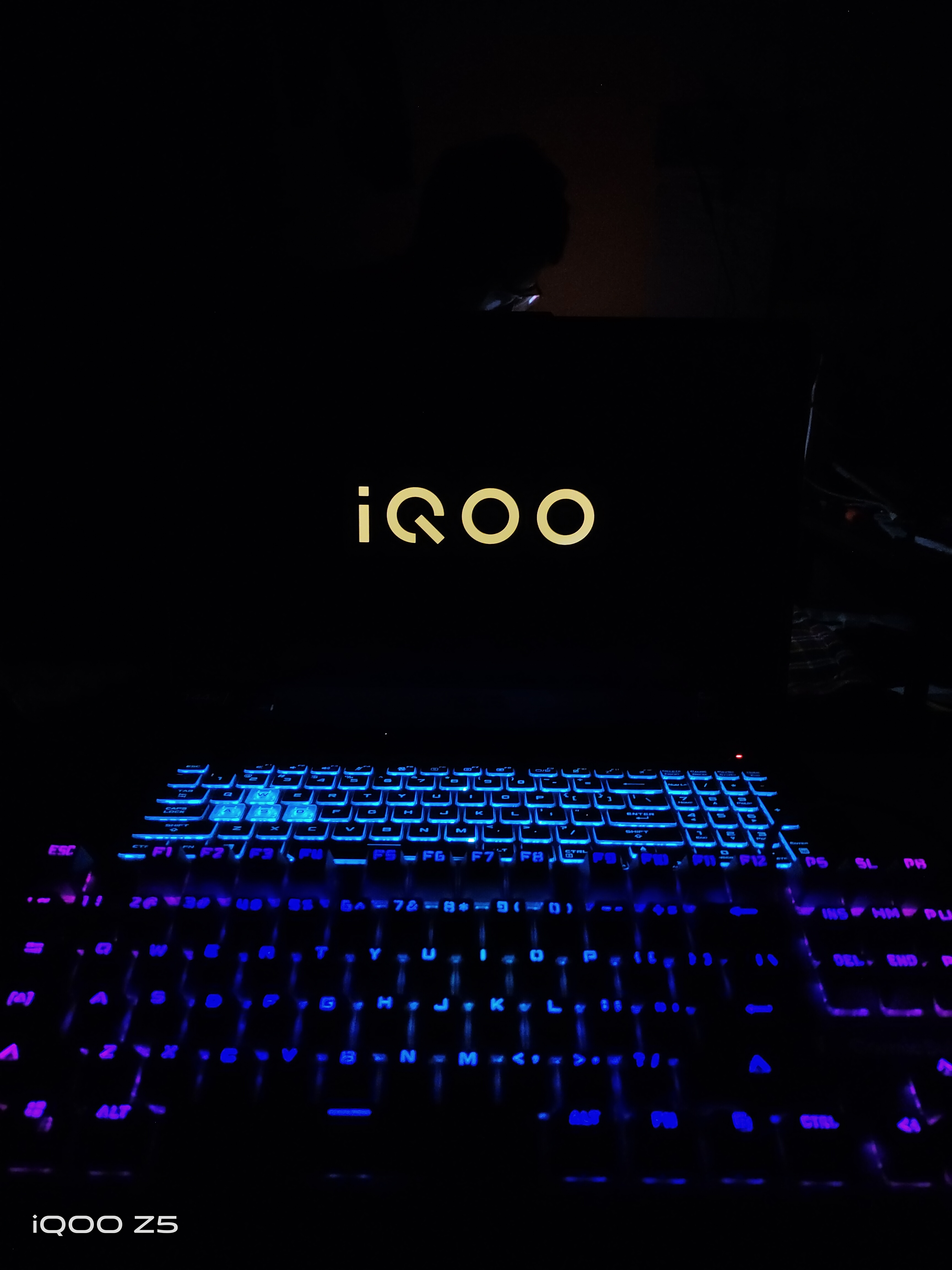 #ShotOniQOO | Lights and Shadows | IQOO LOGO 🌠