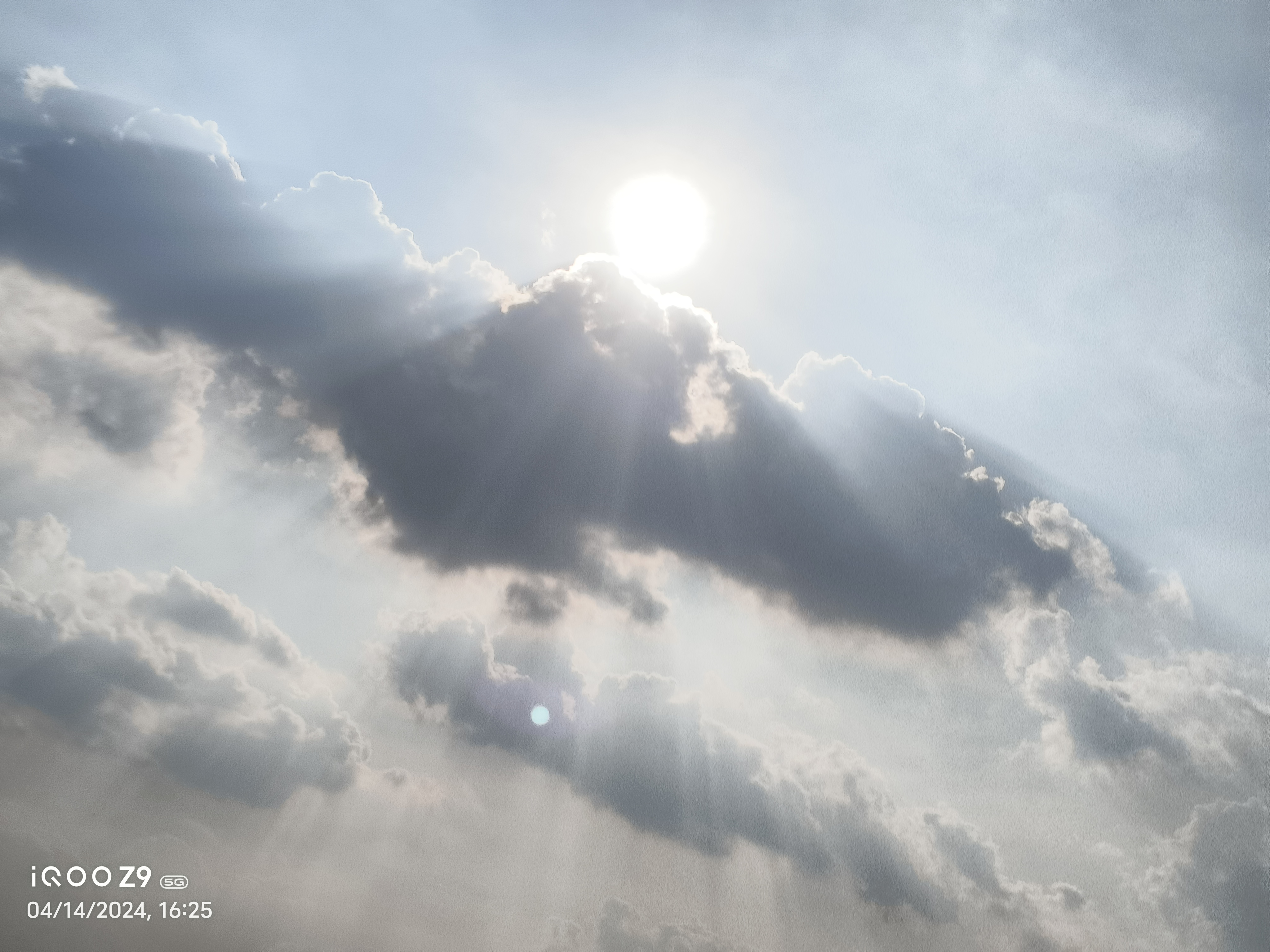 #ShotOniQOO | Reach on the sky | participating the contest