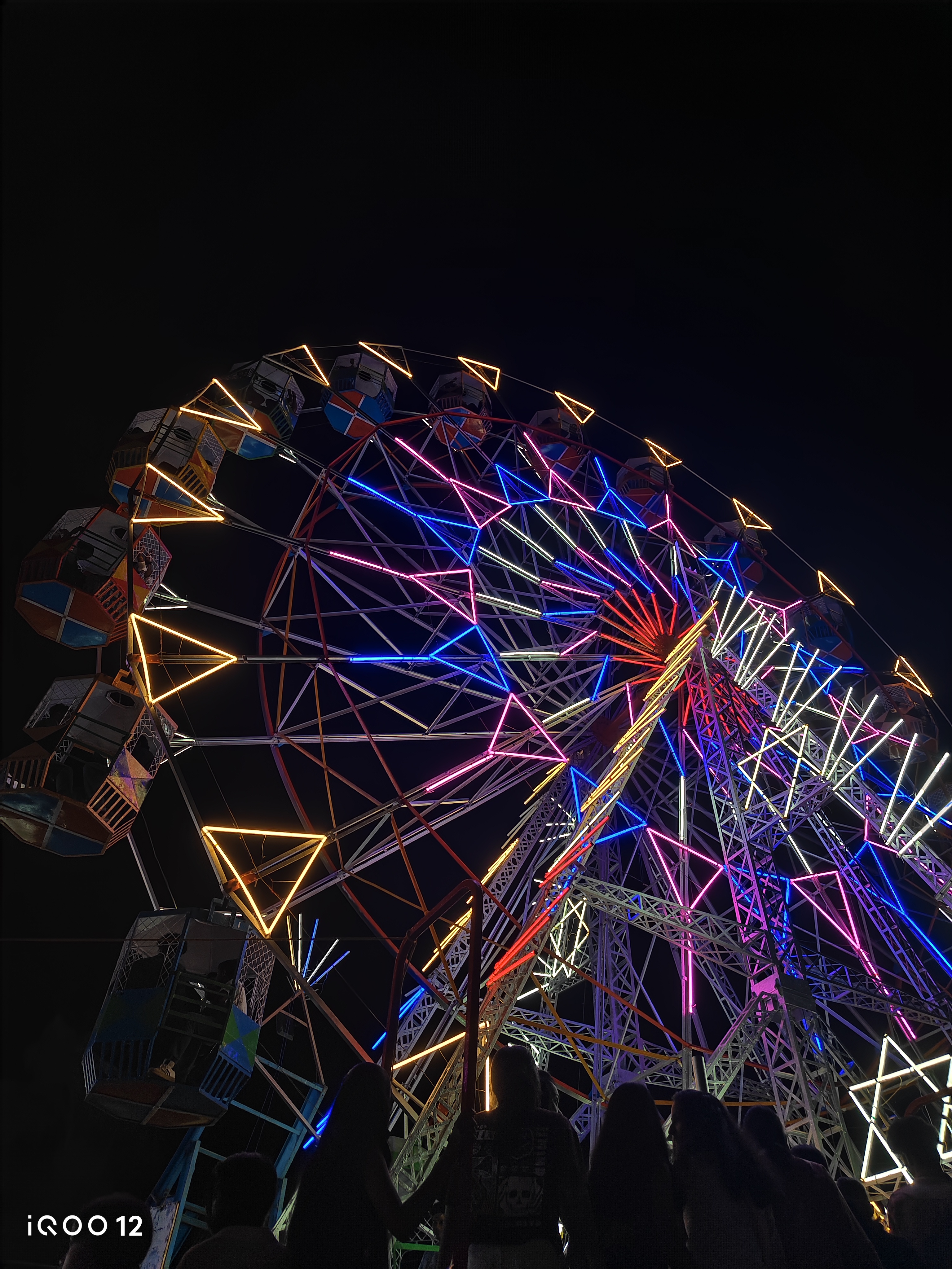 Fair vibes 🎪🚂| Night Photography with iQOO 12