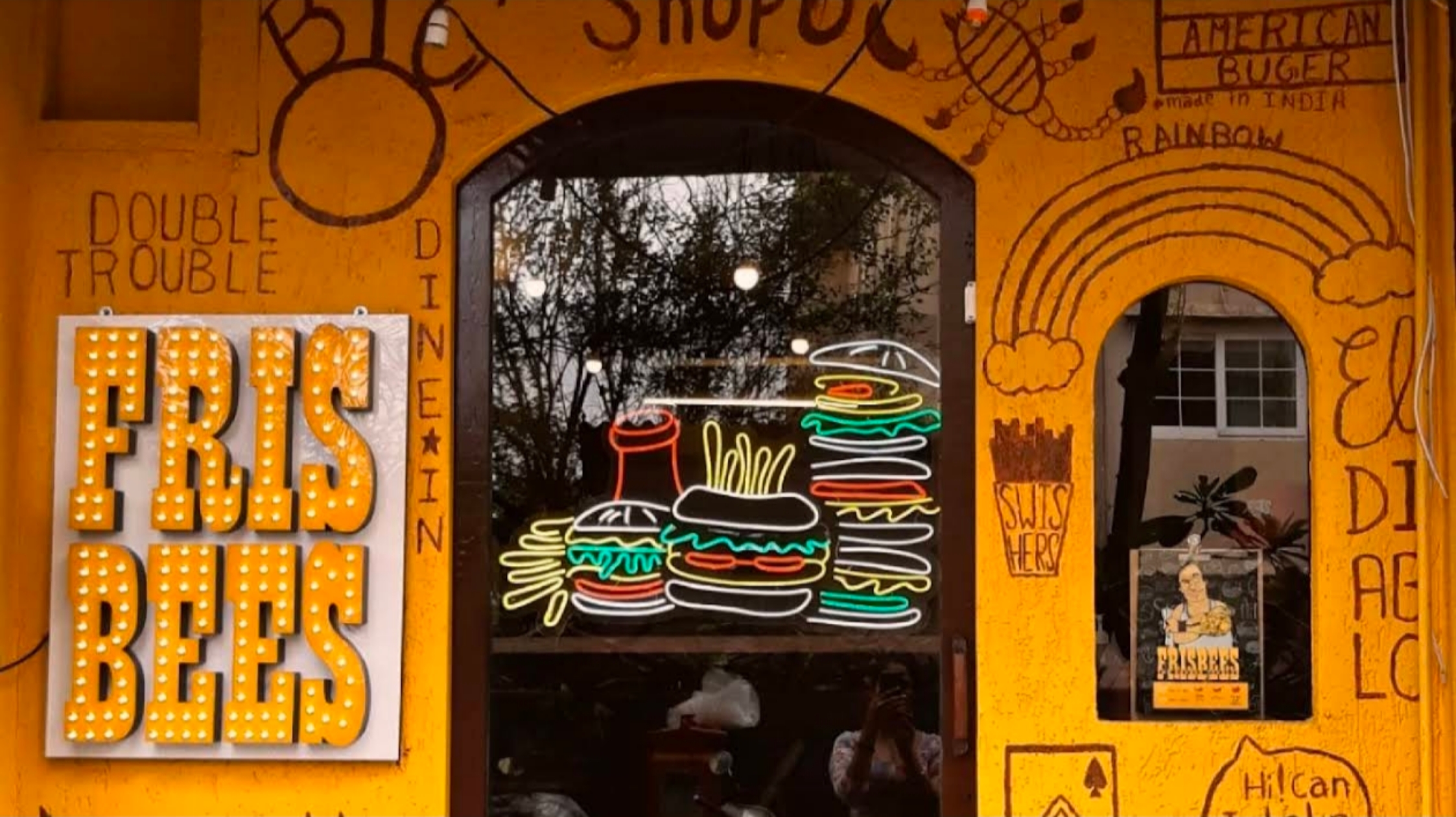 Frisbees Bandra – A Burger Haven Worth Every Penny! 🍔🔥