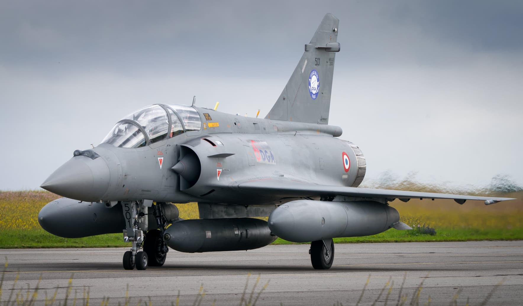 🇫🇷 The Dassault Mirage 2000 – The French Falcon of the Skies 🧵