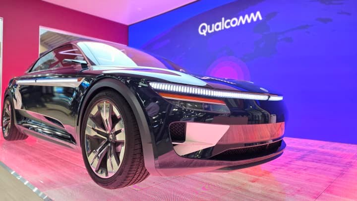 Qualcomm unveils driverless tech with BMW, sees 'domino effect' of ...