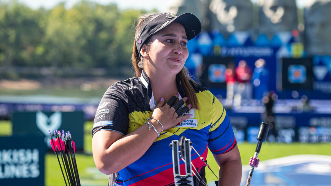 🎯 Sara Lopez – Colombia’s Compound Queen