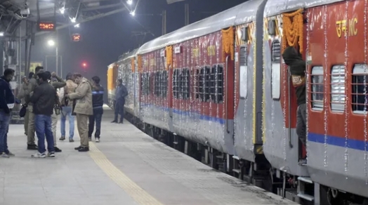IRCTC closed? Here's a tip to book your Diwali train tickets using ...