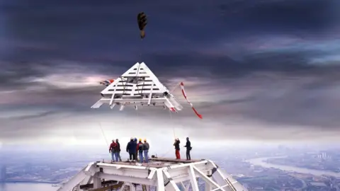 🏙️ ONE CANADA SQUARE: THE PYRAMID THAT ONCE RULED LONDON’S SKYLINE