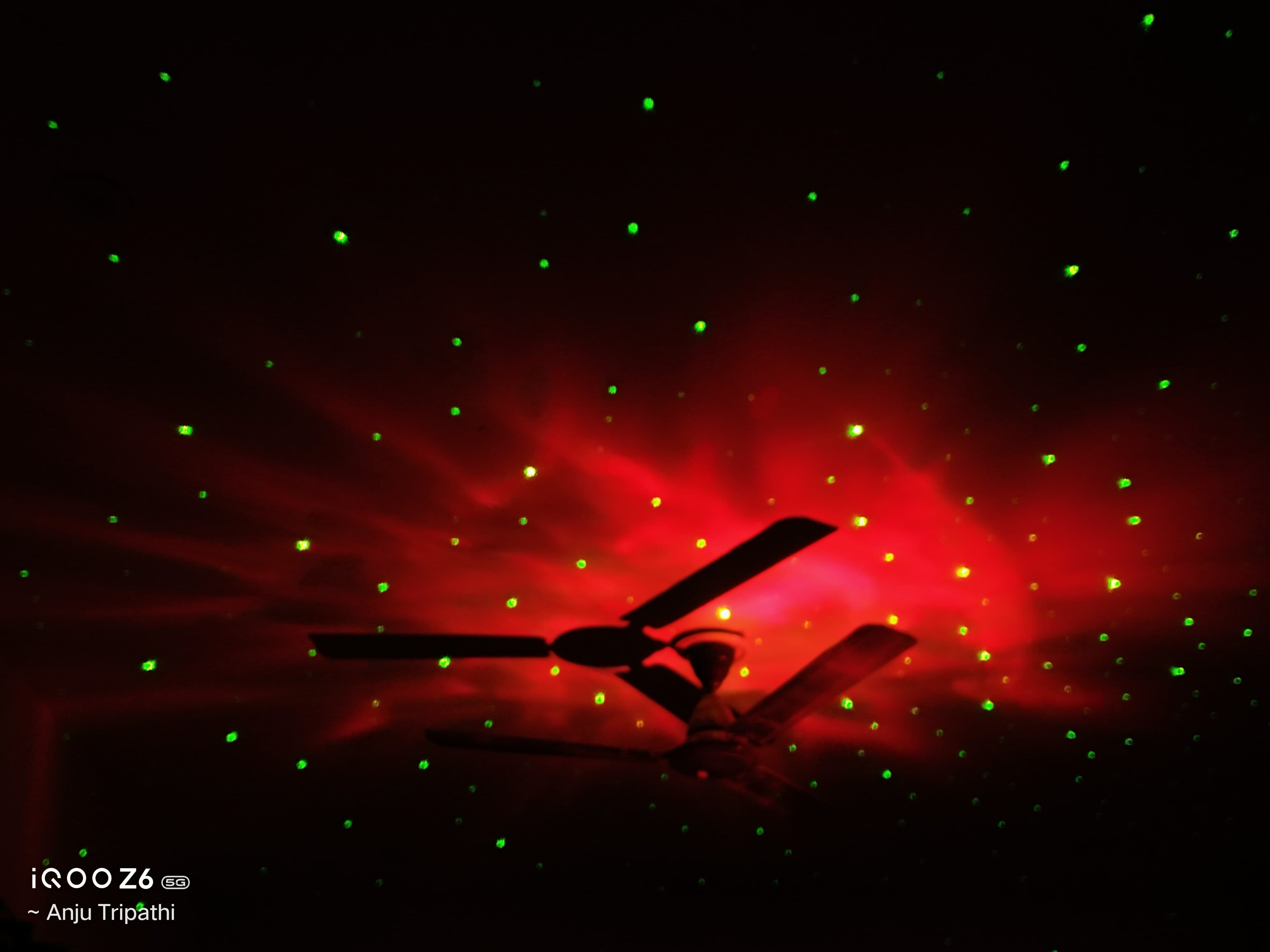 #ShotOniQOO | Astronaut Galaxy Projector