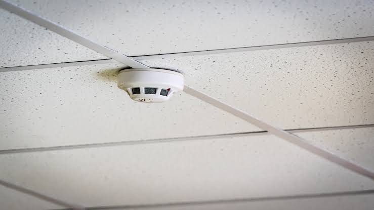 🧯 Thread 21: How Smoke Detectors Know There Is Fire