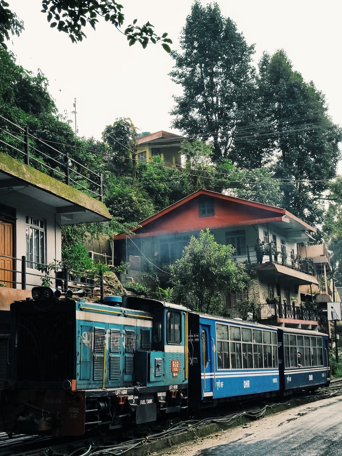 🚂💨 Darjeeling Toy Train Ride — A Mini Time Travel! | Thread